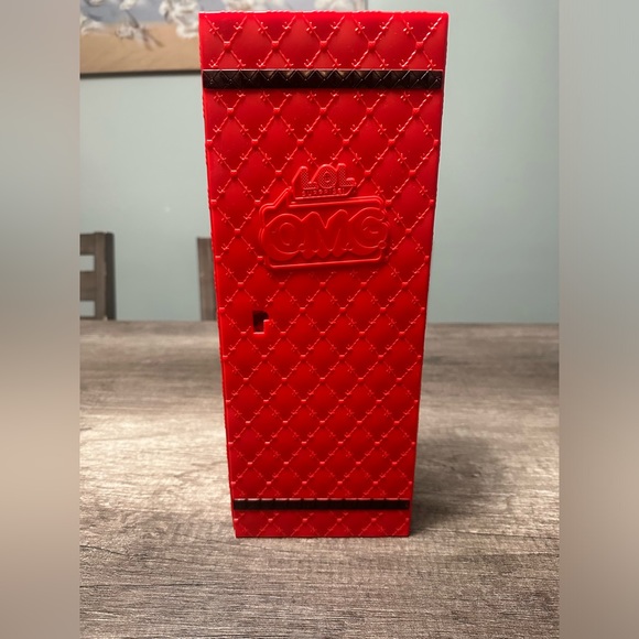 L.O.L. Surprise! | Toys | Lol Surprise Omg Downtowncloset Red Travel ...